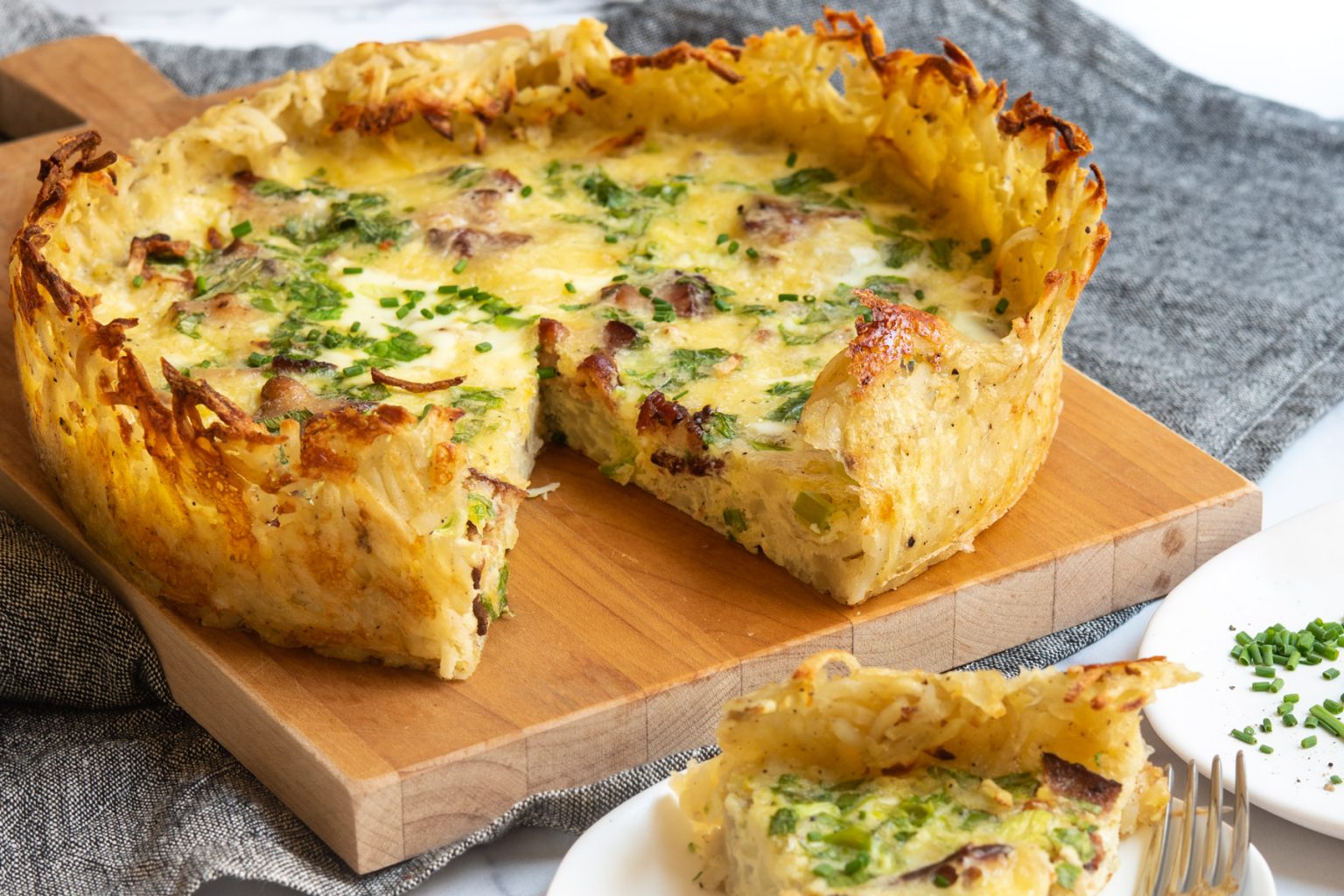 Bacon Cheddar Quiche with Hashbrown Crust | The Frayed Apron